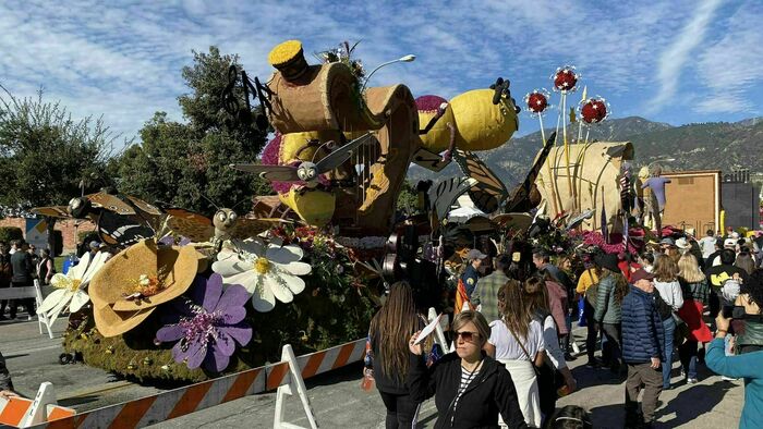 Burbank Rose Parade Float Viewing by Los Angeles Family Activities ...
